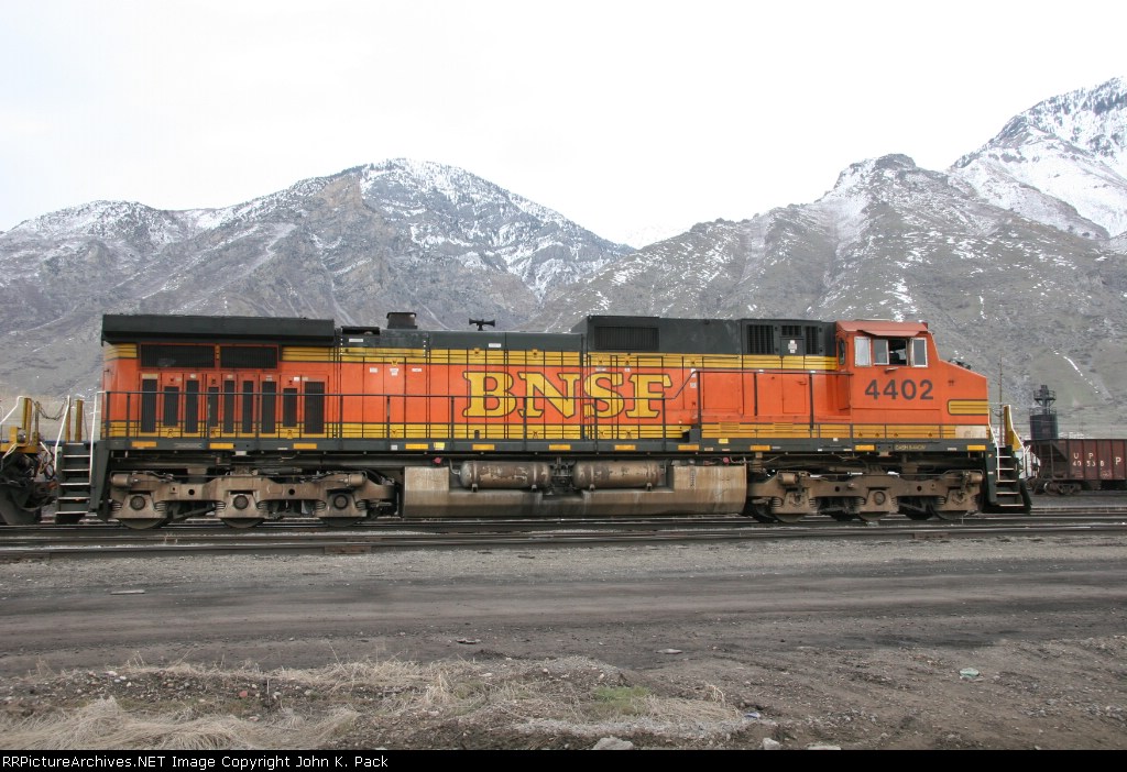 BNSF 4402